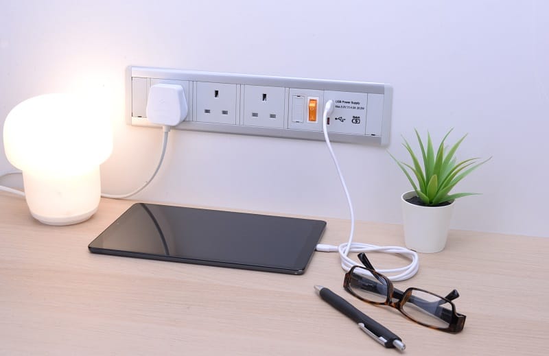 Desktop Power Station – 3 Sockets with Dual USB Quick charger (Recessed ...