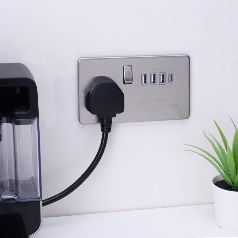 Slimline Screwless 13A Switched Socket with Quad USB A+C Charger - MAX ...
